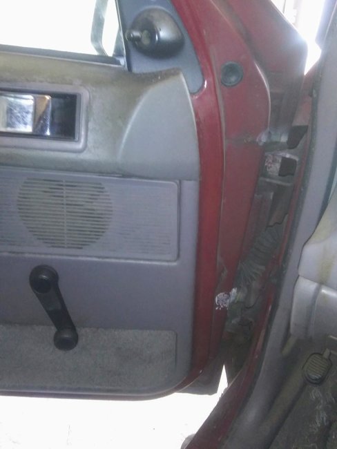 How to Fix the Drivers Side Door That Will Not Open From Inside?