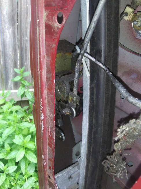 How to Fix the Drivers Side Door That Will Not Open From Inside?