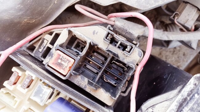 How to Remove the 100-amp Female Fuse?